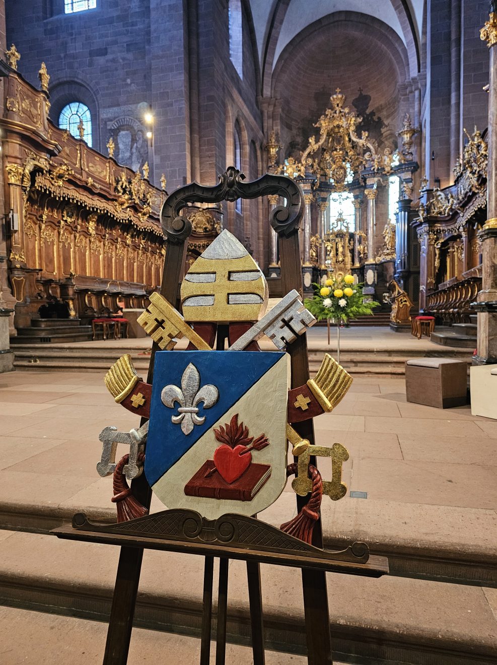 Neues Papstwappen für den Wormser Dom - WO! Magazin - DAS Wormser ...